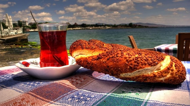 Çay ile Simitin Ayrılmaz İkili Olduğunu Kanıtlayan 16 Fotoğraf