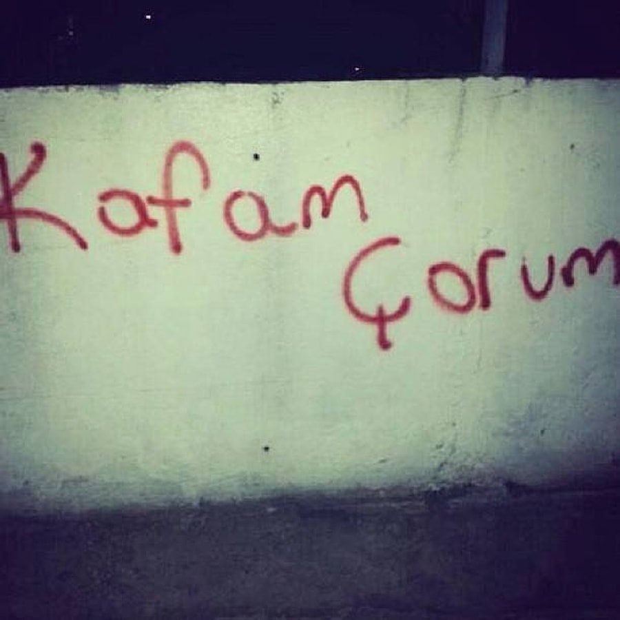 Duvarları Alışık Olmadığımız Şekilde Dile Getirmiş 37 Duvar Yazısı - Onedio