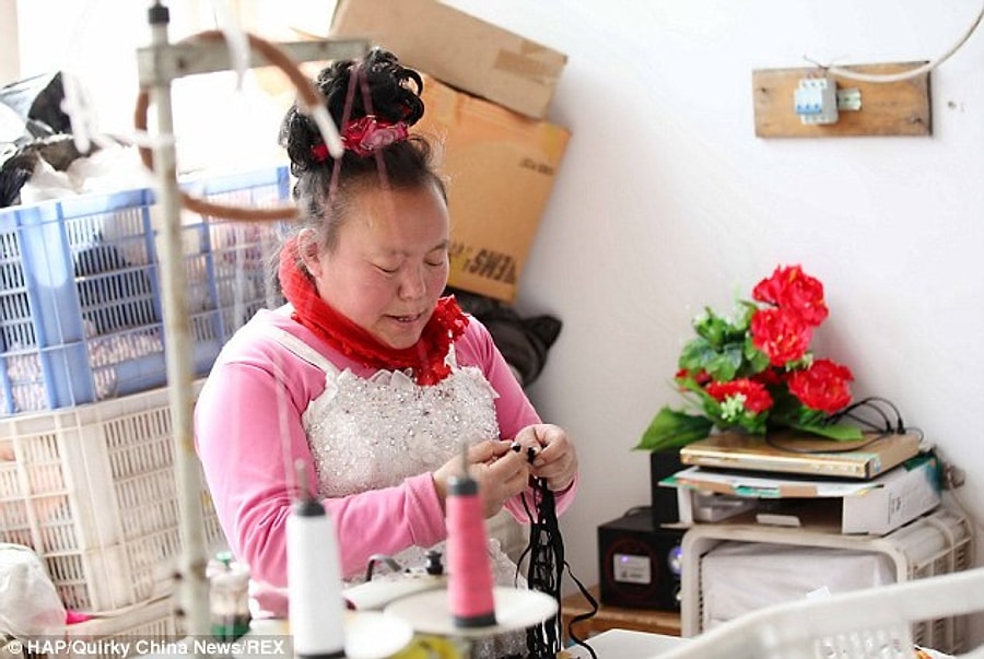 En Mutlu Gününü Yine Yeni Yeniden Yaşamak İçin 10 Yıldır Gelinlik Giyen ...