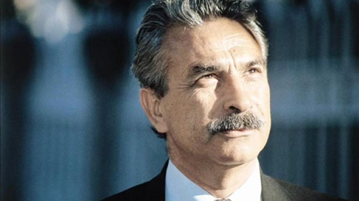 Hafızalarda Yer Edinmiş 18 Dizesi İle Büyük Şair İsmet Özel - Onedio