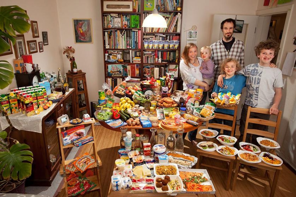 27 Dramatic Photos Showing What Families Eat In A Week... - Onedio
