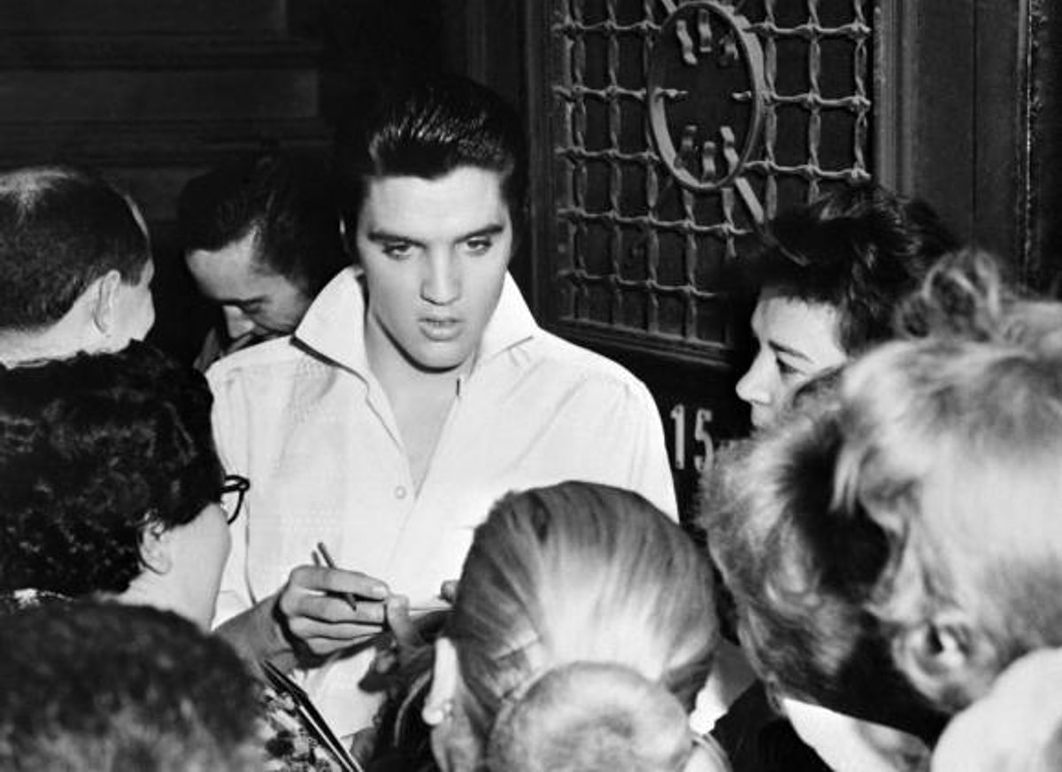 40 Yıl Önce Yaşama Veda Eden Elvis Presley 'Geçen Yıl 27 Milyon Dolar ...