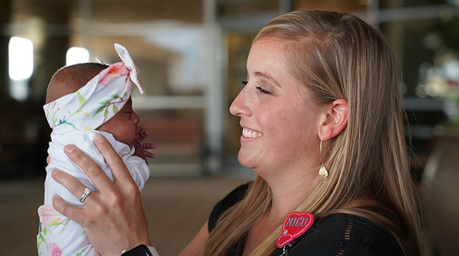 Dünyanın En Küçük Bebeği Saybie Hayata Tutunma Mücadelesini Kazandı ve ...