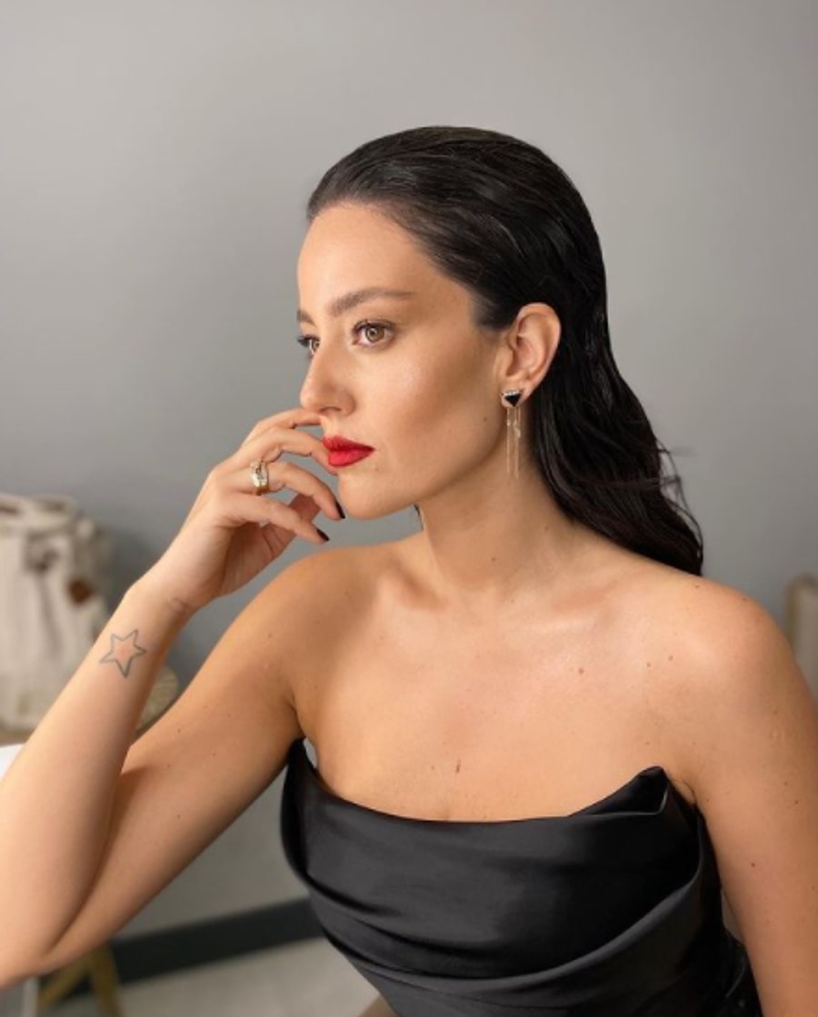 Pelin Akil Kimdir? Kaç Yaşında ve Aslen Nereli? - Onedio