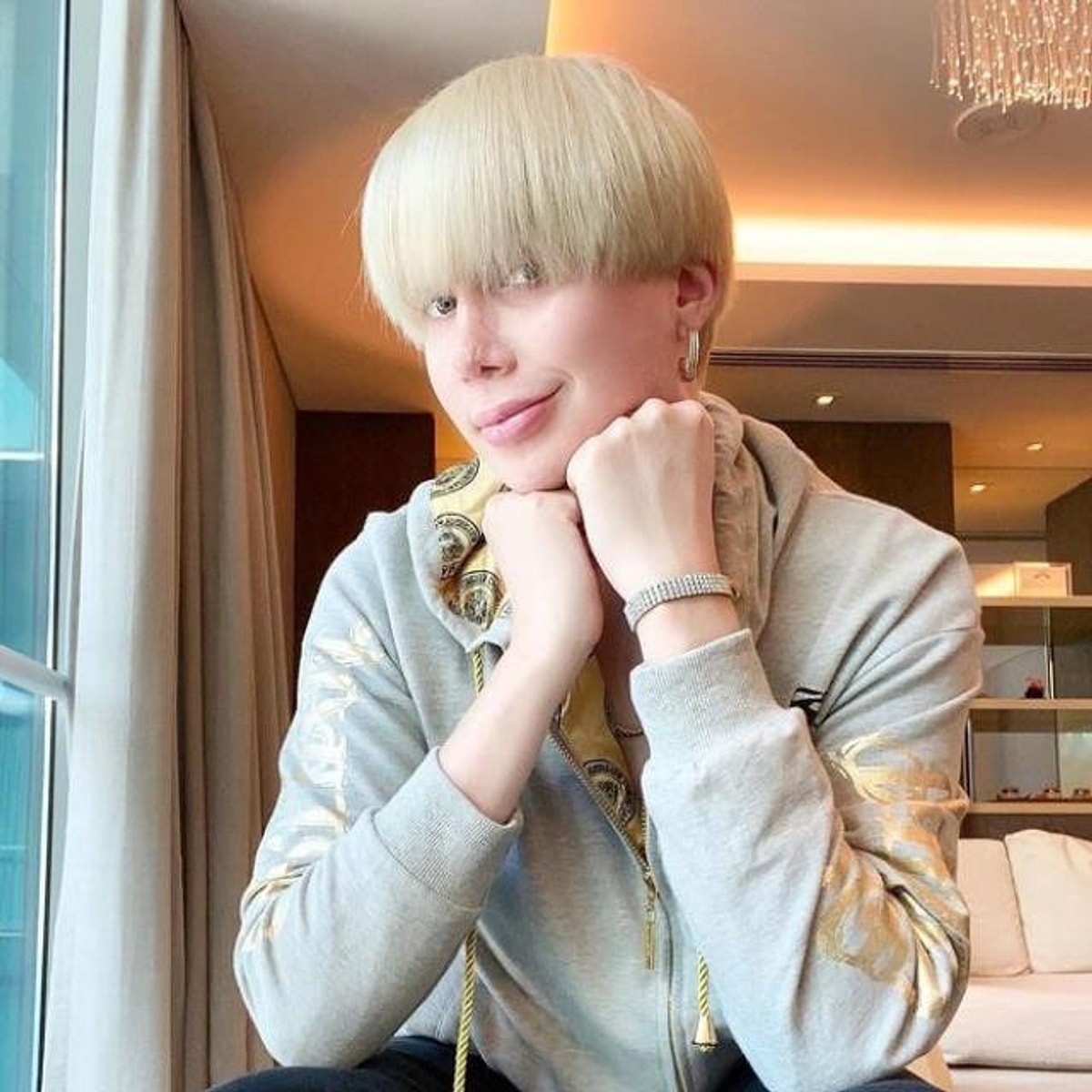 Oli London Dur Durak Bilmiyor! BTS Üyesi Jimin'e Benzeyebilmek İçin ...