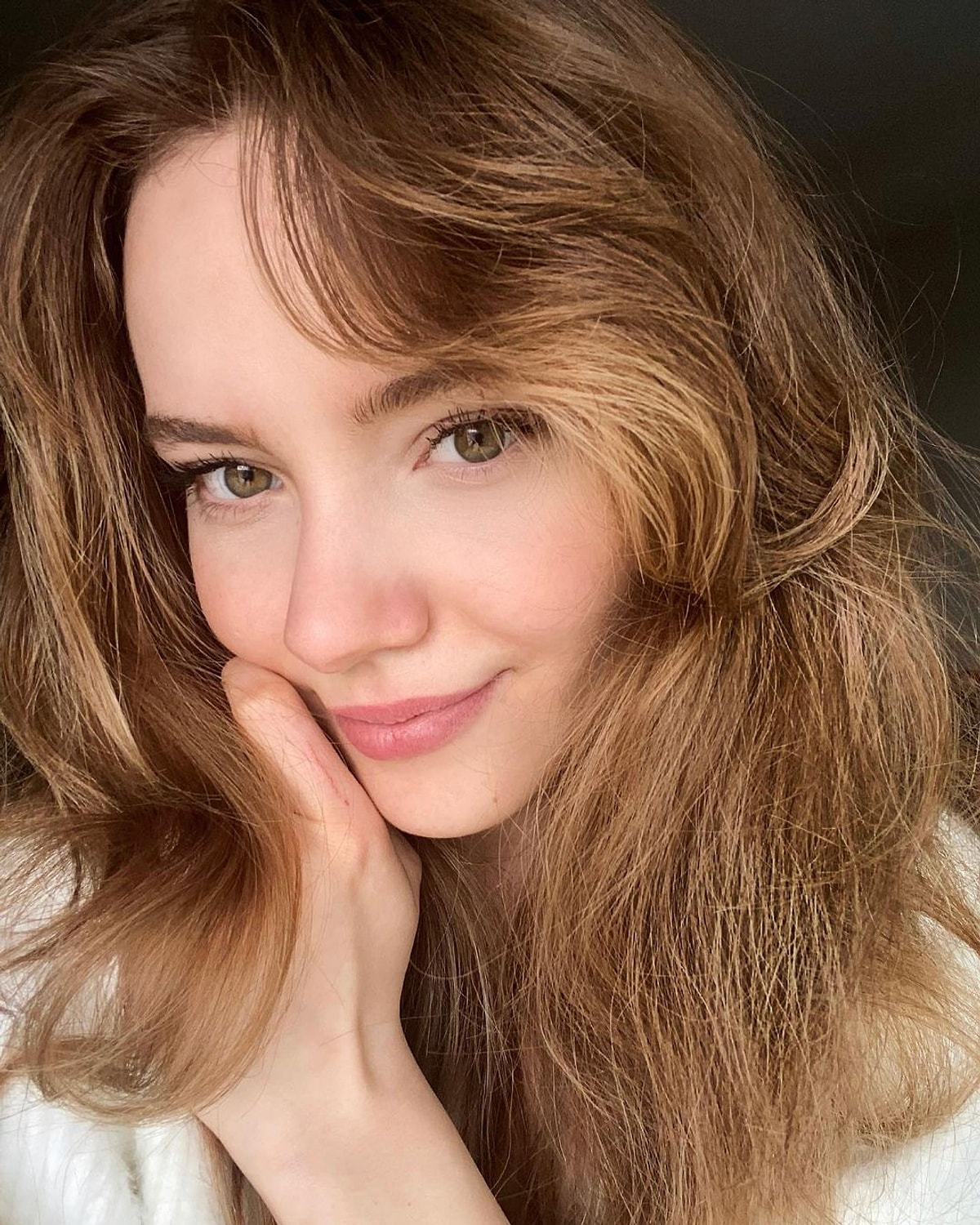 Hakim dizisi Deniz'i canlandıran Eslem Akar kimdir - Onedio