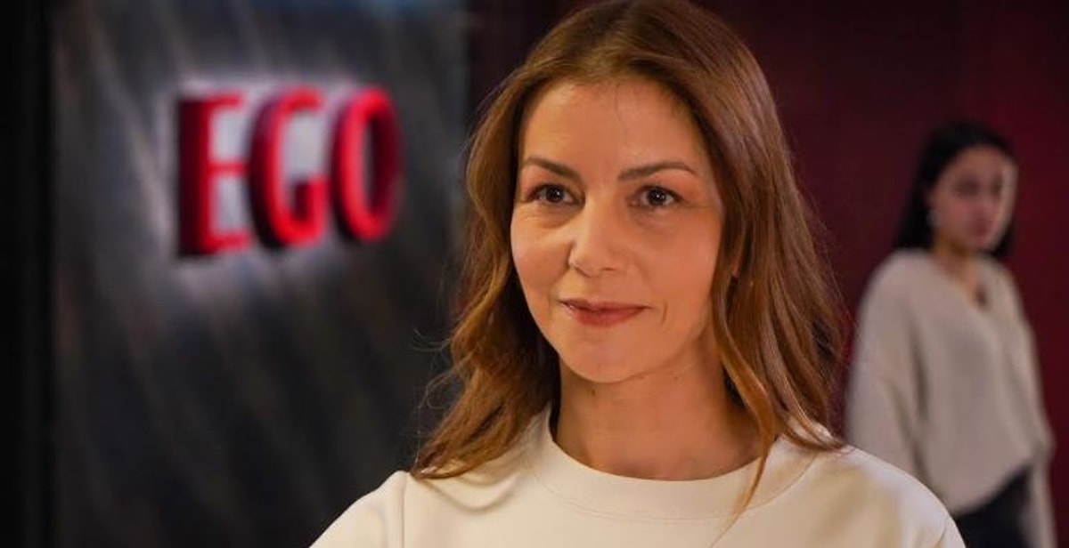 Defne Kayalar Kimdir? - Onedio