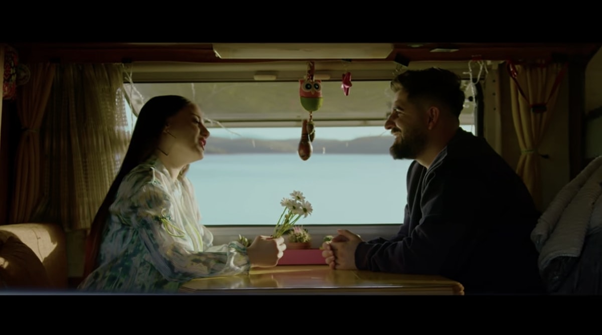 Evli Bir Kadının YouTube'ta Bilal Hancı ve Zehra'nın 'Bal' Klibine Yaptığı Yorum Herkesi ...