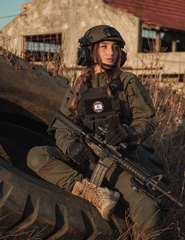 İsrail'de Zorunlu Askerlik Görevini Yerine Getiren OnlyFans Modeli ...