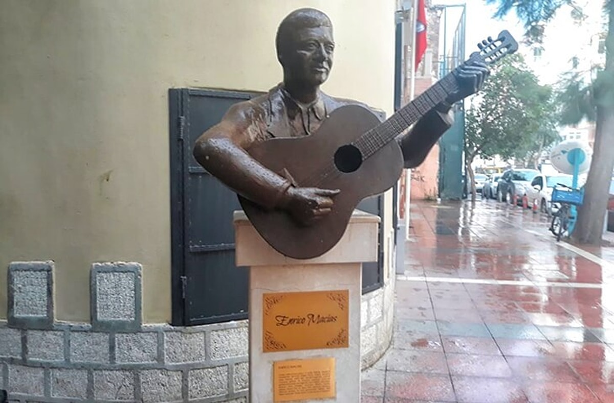İzmir'de Tarihi Asansör ve Dario Moreno Sokağı - Onedio