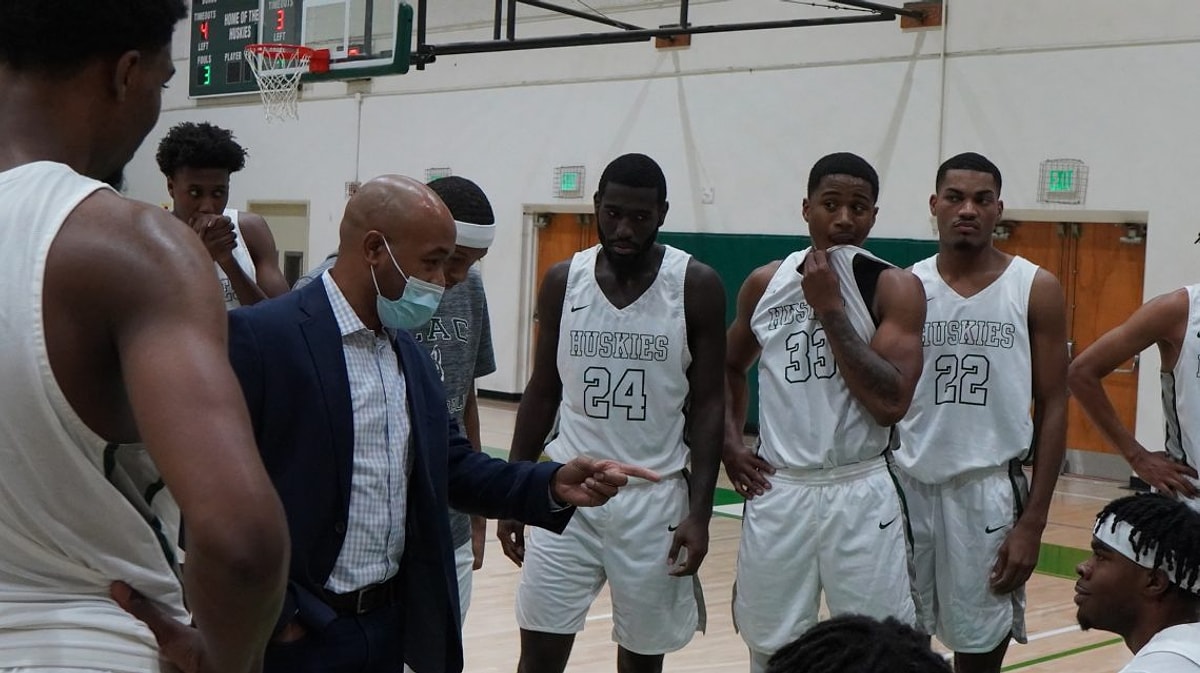 John Mosley Reprises His Coaching Role in ‘Last Chance U: Basketball ...