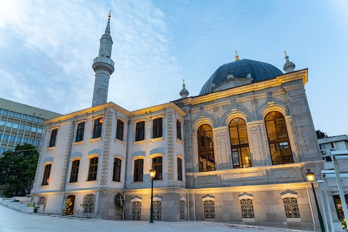 Ezan Duası Türkçe Arapça Okunuşu ve Anlamı - Onedio