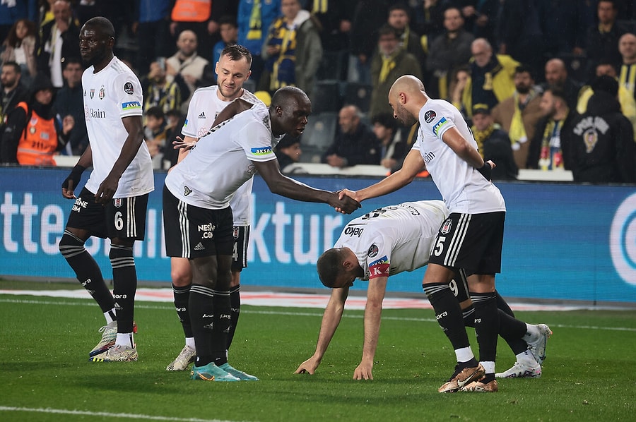 Ebrar Karakurt'un Beşiktaş'ın Kadıköy Galibiyetini Kutladığı Paylaşımı ...