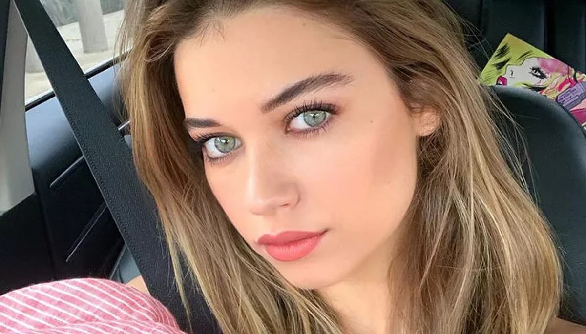 Afra Saraçoğlu: The Turkish Actress’ Life, Career, Relationships - Onedio