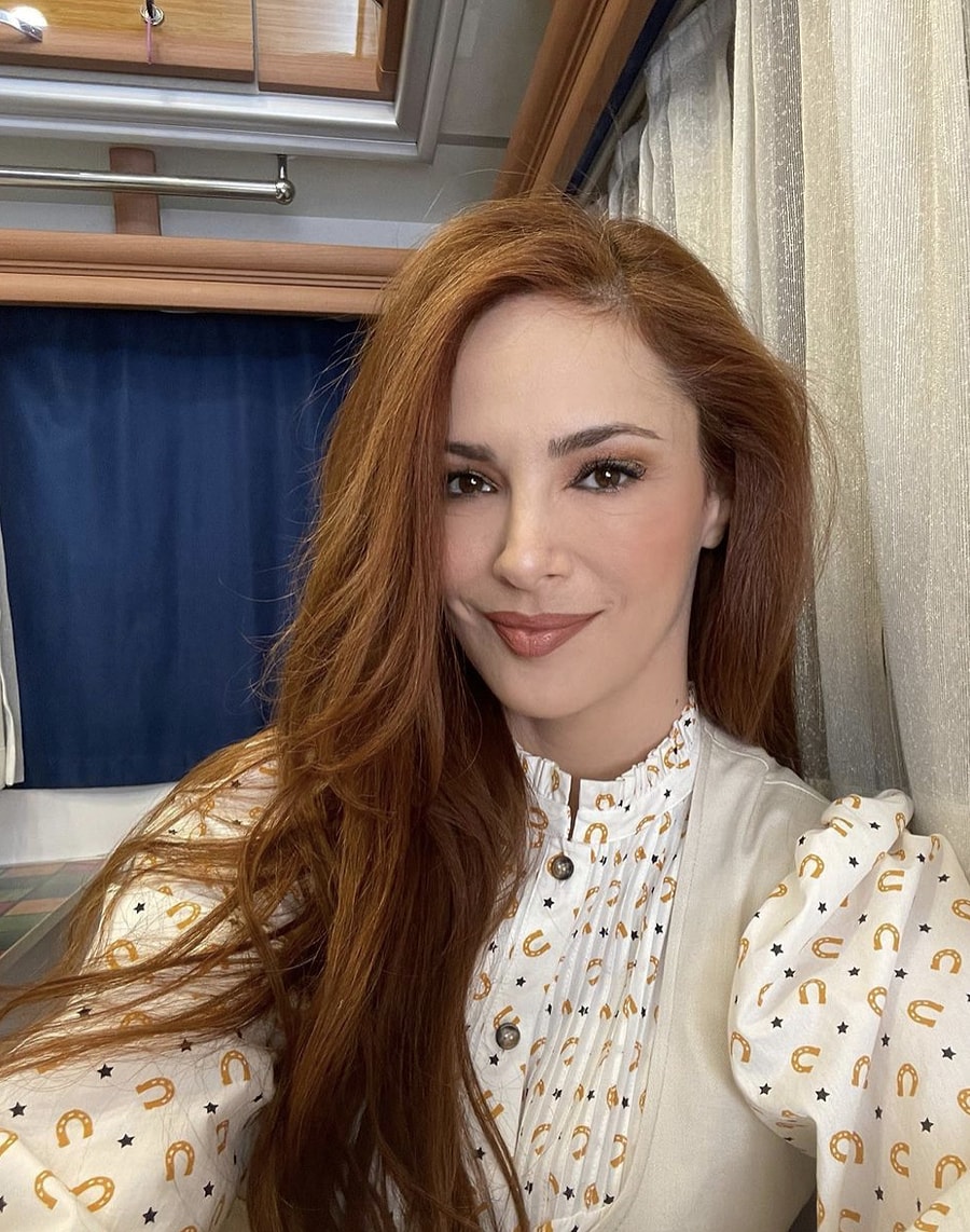 Eksik Kalmadı: Leopar Modasına Bambaşka Bir Boyut Katan Mine Tugay Yine Pozlarıyla Kendine ...