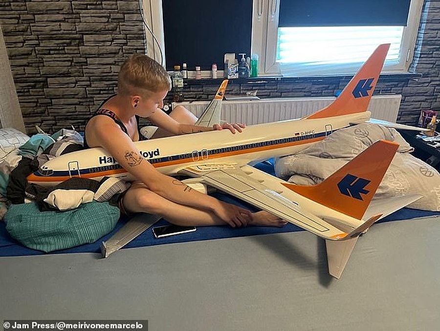 Balonla Evlenen Bile Var! Eşyalarla Birliktelik Yaşadığını Söyleyen ...