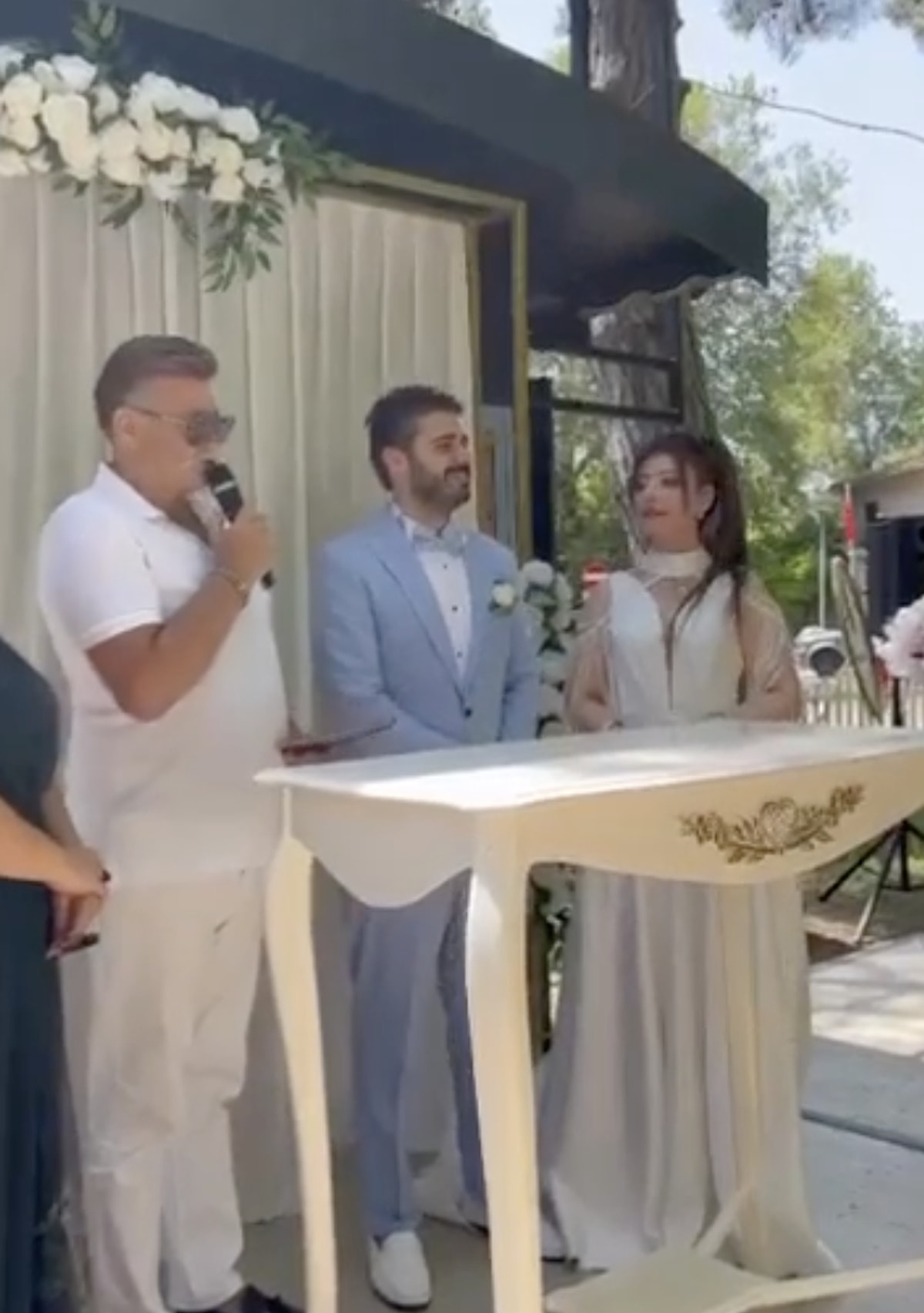 Şarkıcı Emrah Çocukları Elyesa ve Eleysa İle Fotoğraf Paylaştı ...