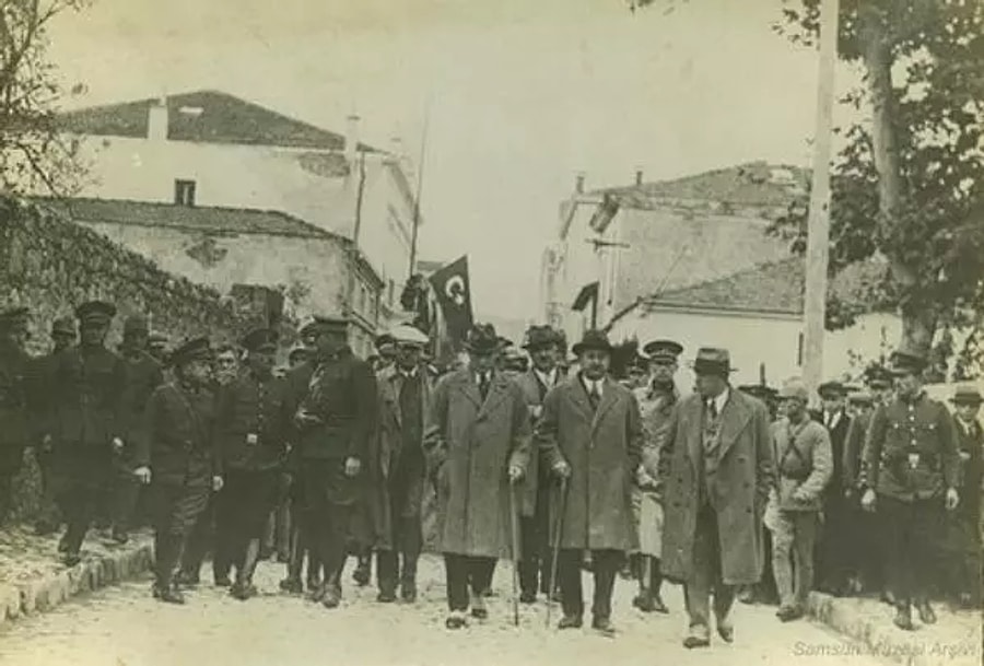 Tarihin Devrimler Nasıl Başlatılır? - Onedio