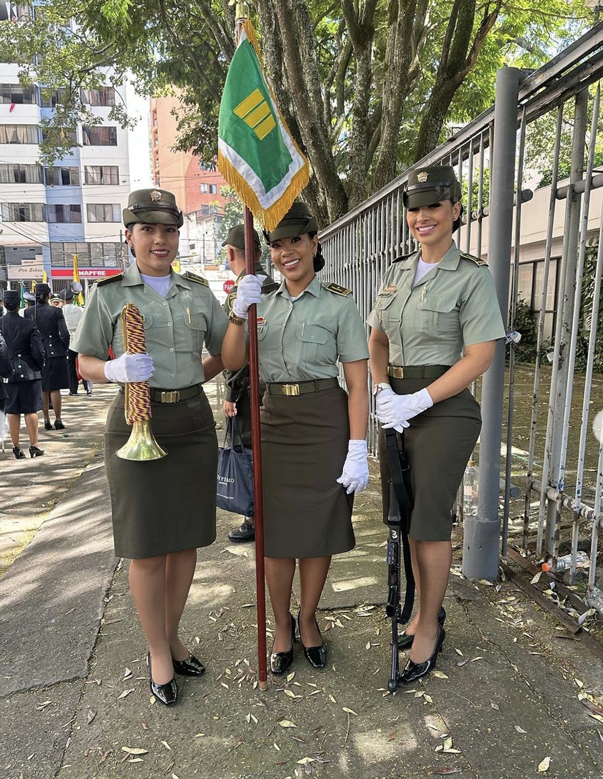 Dünyanın En Çekici Polis Memuru Olarak Anılan Kadın Sosyal Medyada ...