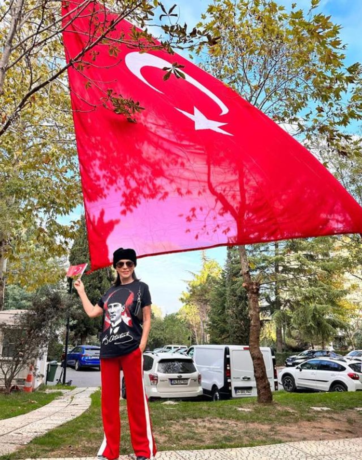 Gençliğini Canlandırmıştı! Nebahat Çehre ve Evrim Alasya Arasındaki ...
