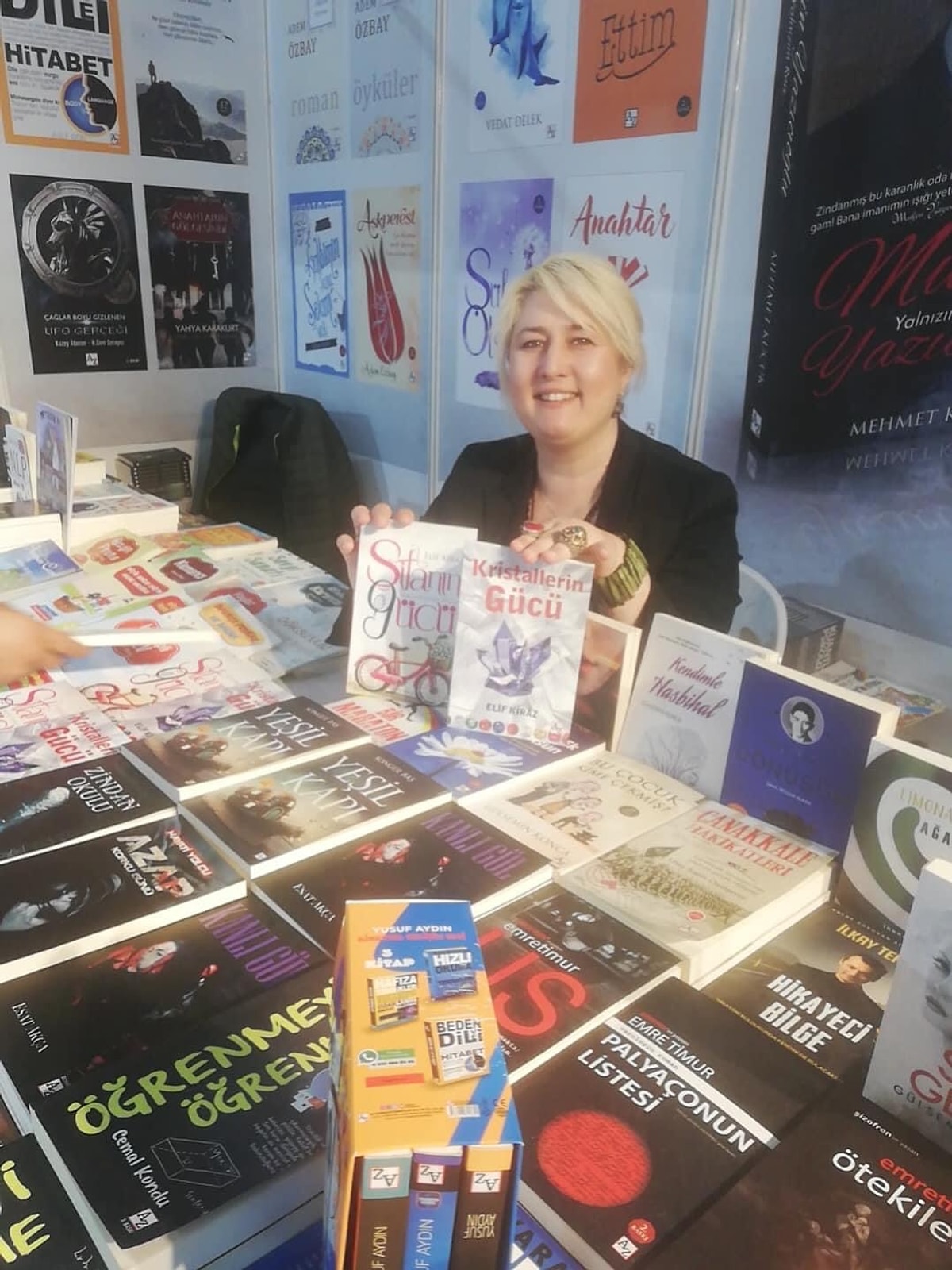 Taş ve Kristallerle Şifa Dağıtan İsim: Elif Kiraz - Onedio