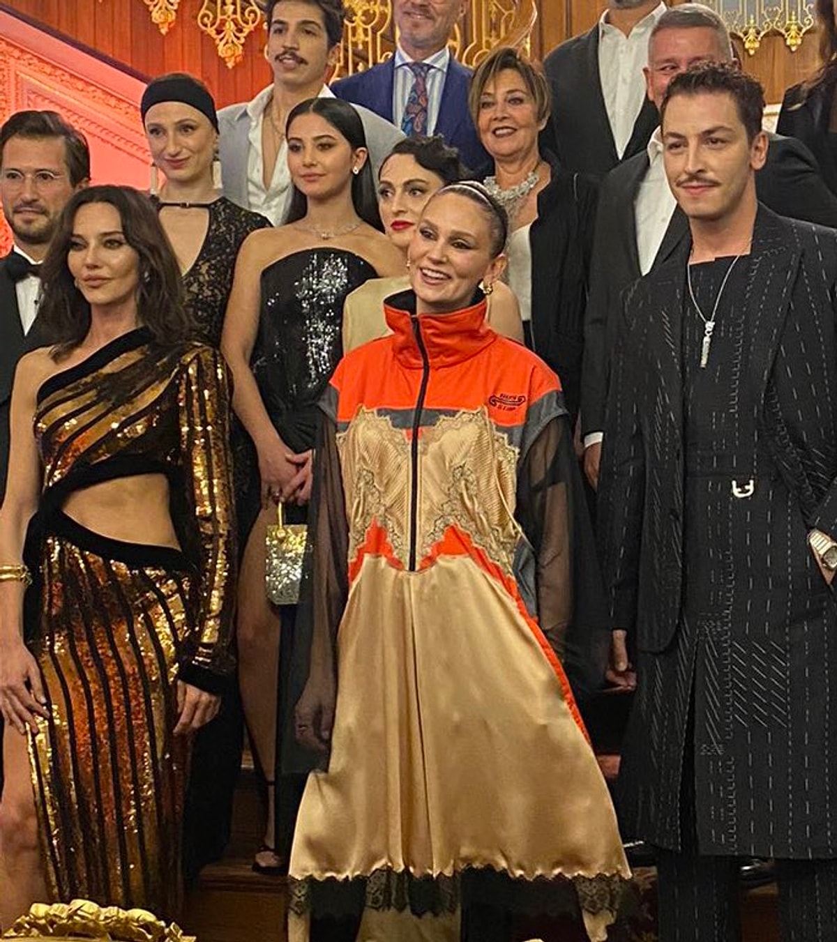 Bihter Galasındaki Şıklığı Konuşulan Hande Ataizi'nin Taktığı ...