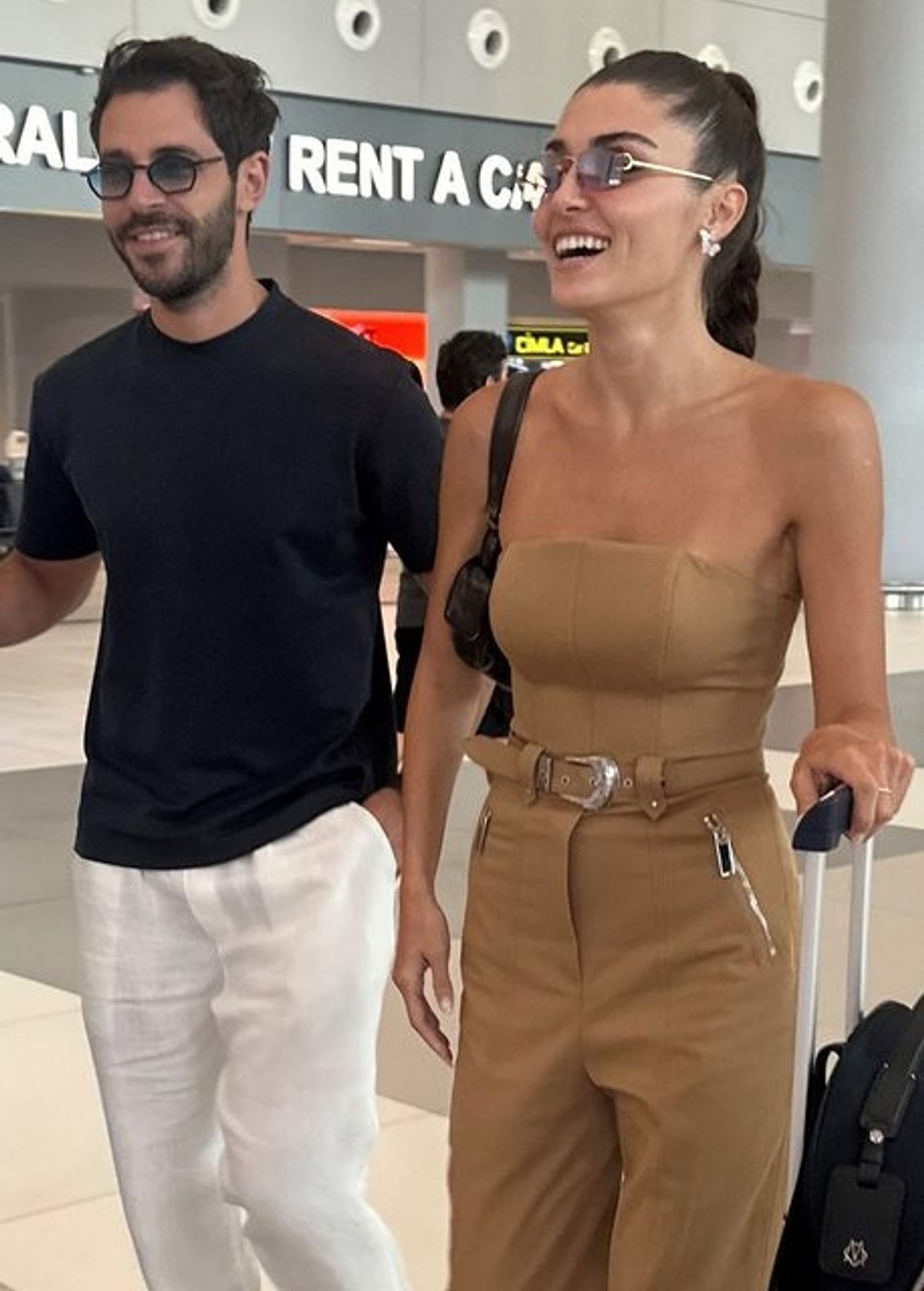 Sabancı Kuralları Gereği Oyunculuğu Bıraktığı İddia Edilen Hande Erçel ...