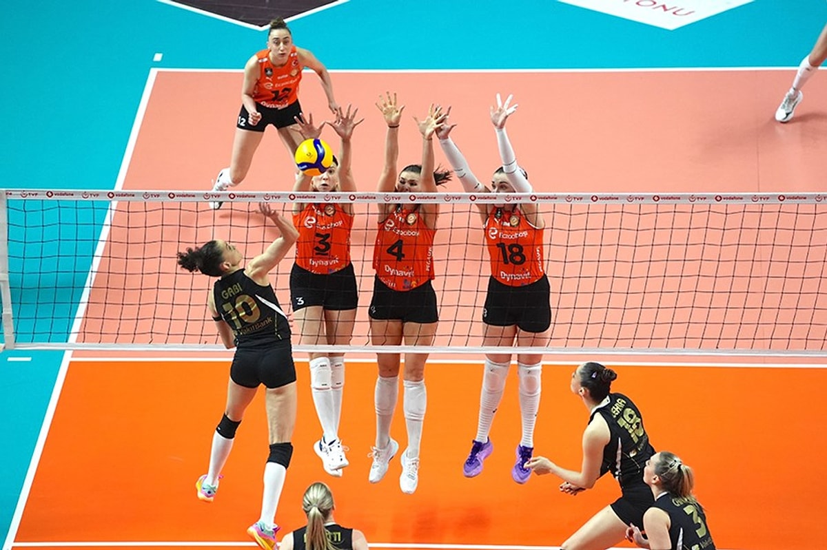 Maç Sırasında Dudakları Birbirine Değen Cansu ve Ali Frantti'nin ...