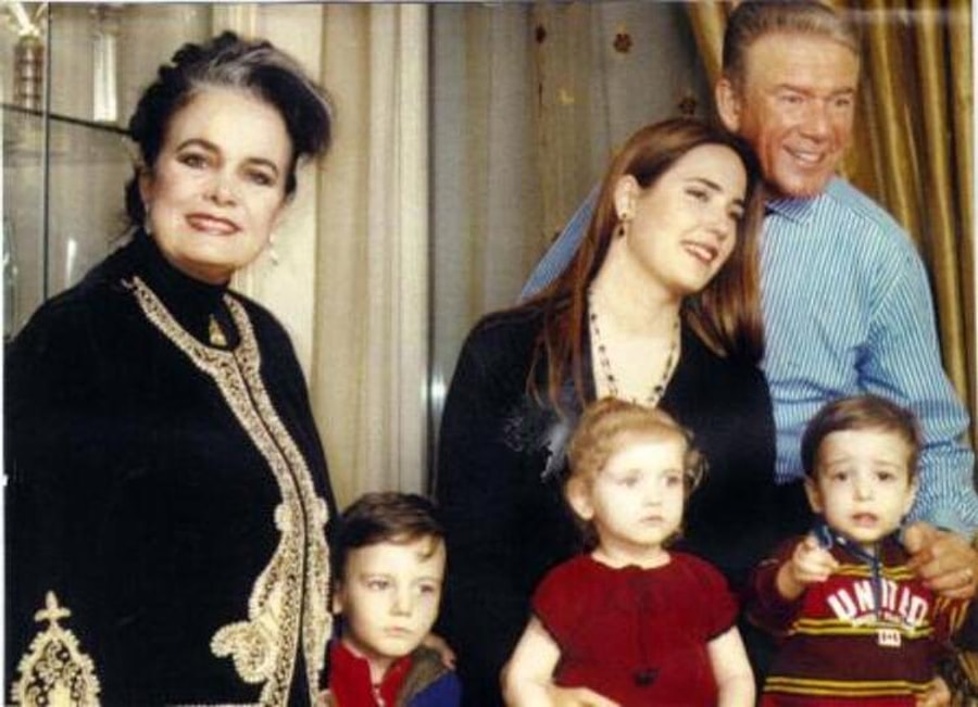 Eşi Güzellik Kraliçesi: Uğur Dündar'ın Sır Gibi Sakladığı Ailesi ve ...