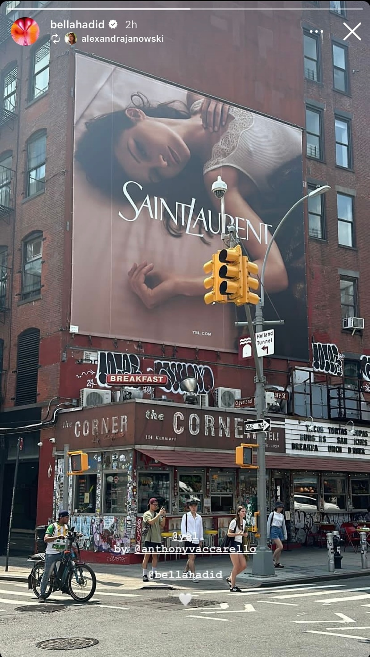 Arabasının Üstüne Oturan Morrone'dan Köpek Gezdiren Emrata'ya 16 ...