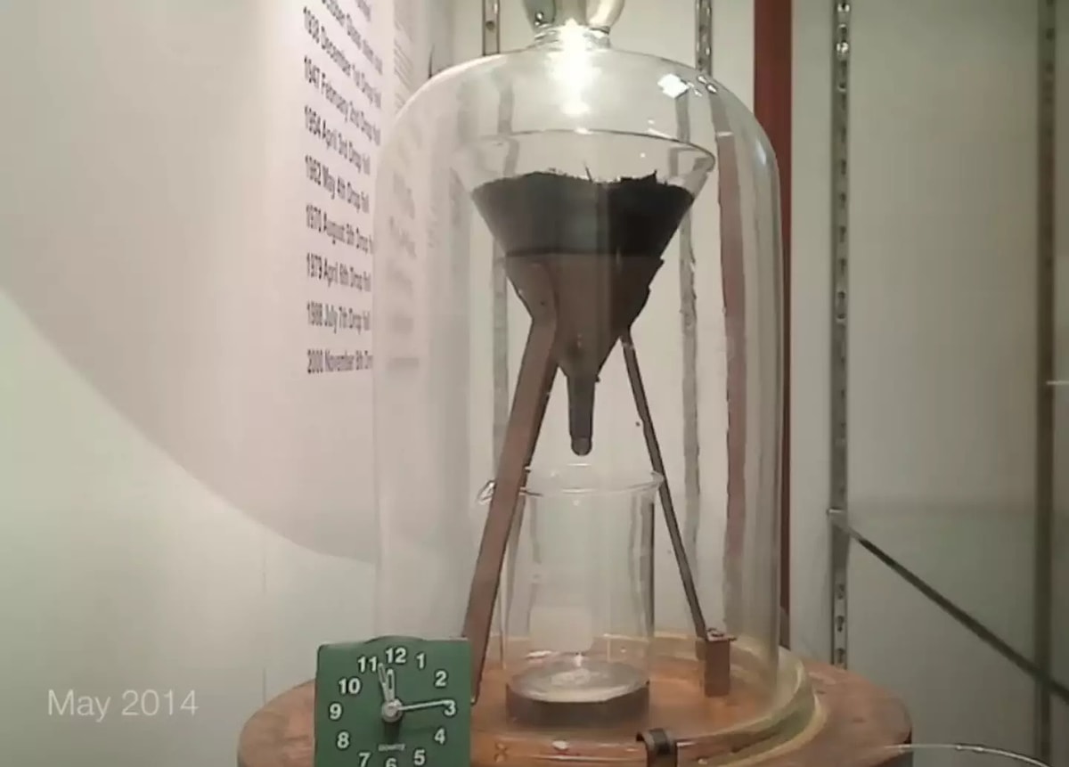 1927 Yılında Başlayan Pitch Drop Deneyi - Onedio