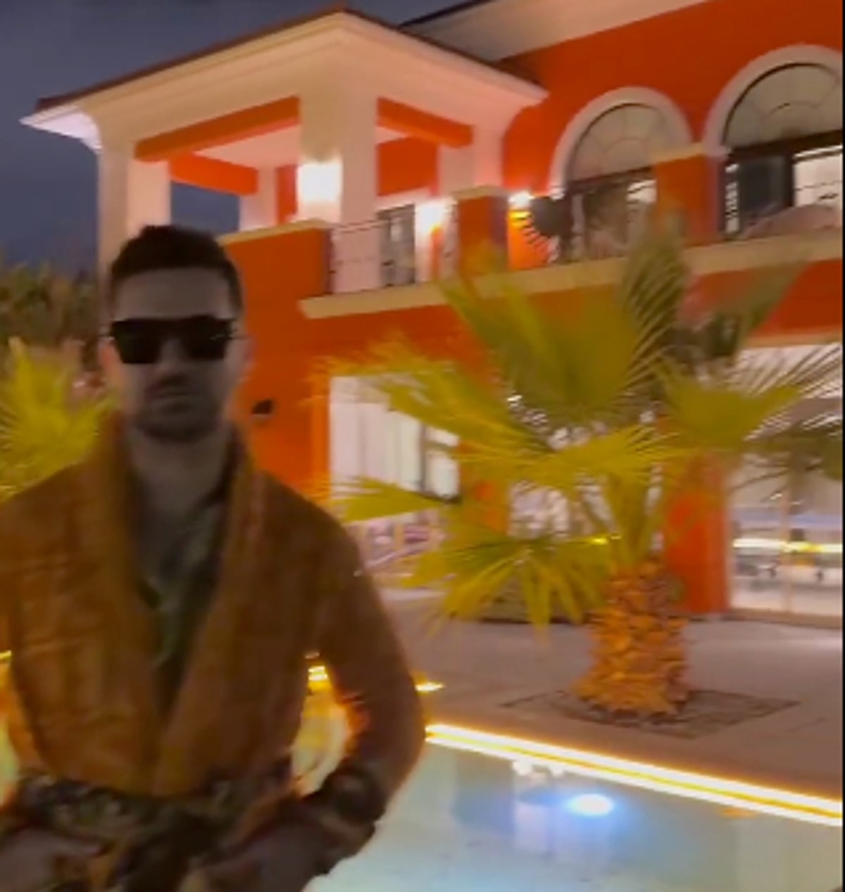 İçerik Üreticisi Burak Çelebi, Ferhat Günay'ın Evini Gezdi: "Bu Evde ...