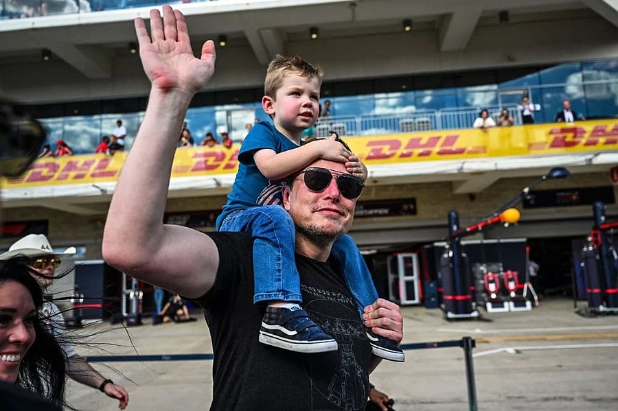Is Elon Musk Using His Child as a Human Shield? - Onedio