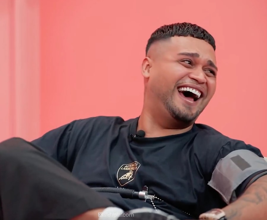 Lvbel C5'in Yetişkin Film Yıldızına Mesajları İfşalandı! - Onedio