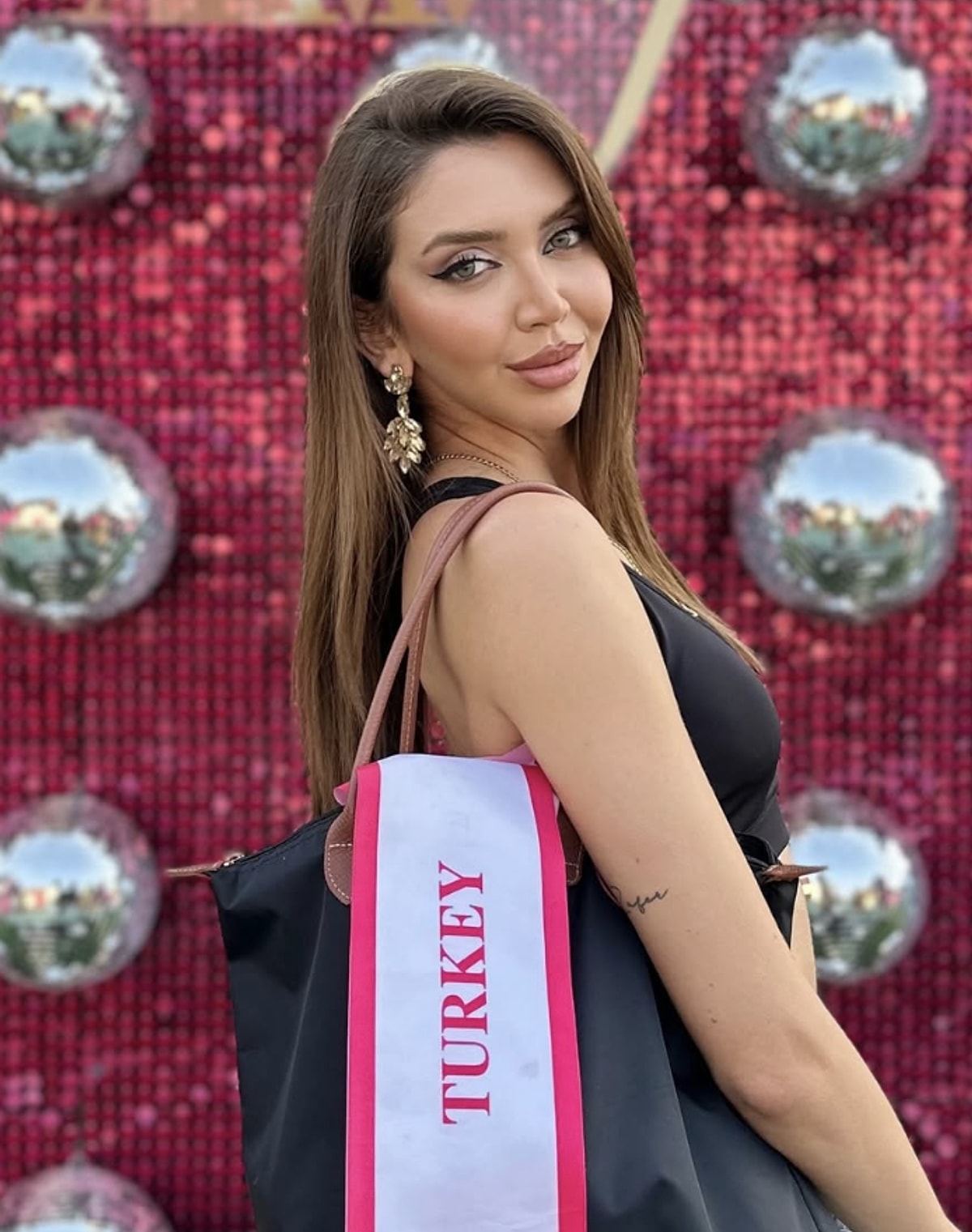 Şüheda Erkoç, Miss Model of The World'de Birincilik Aldı! - Onedio