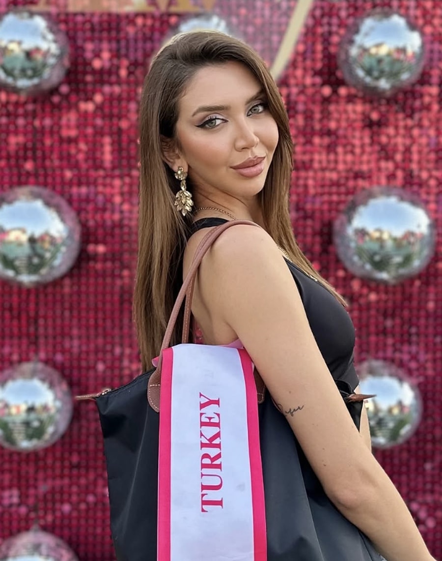 Şüheda Erkoç, Miss Model of The World'de Birincilik Aldı! - Onedio