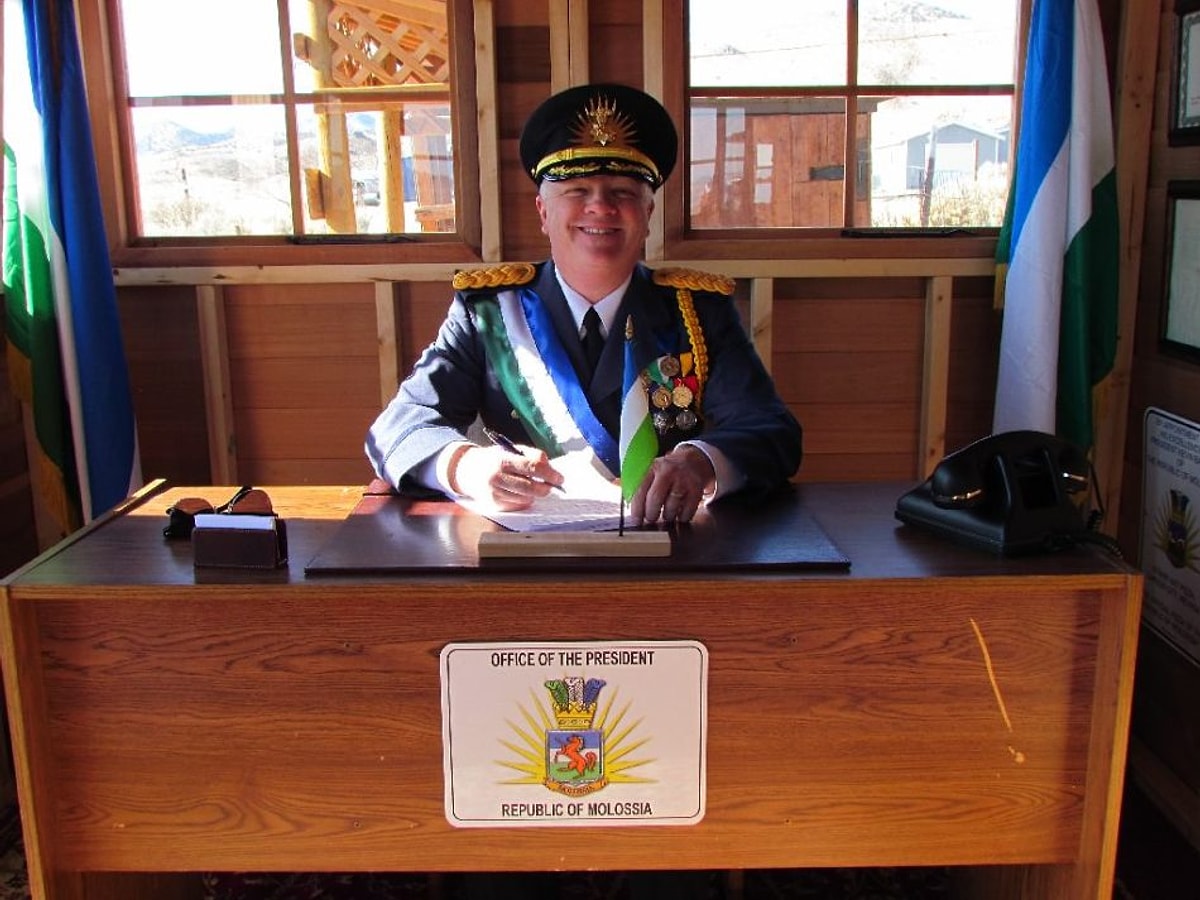 Republic of Molossia: The American Who Declared His Home and Garden an ...