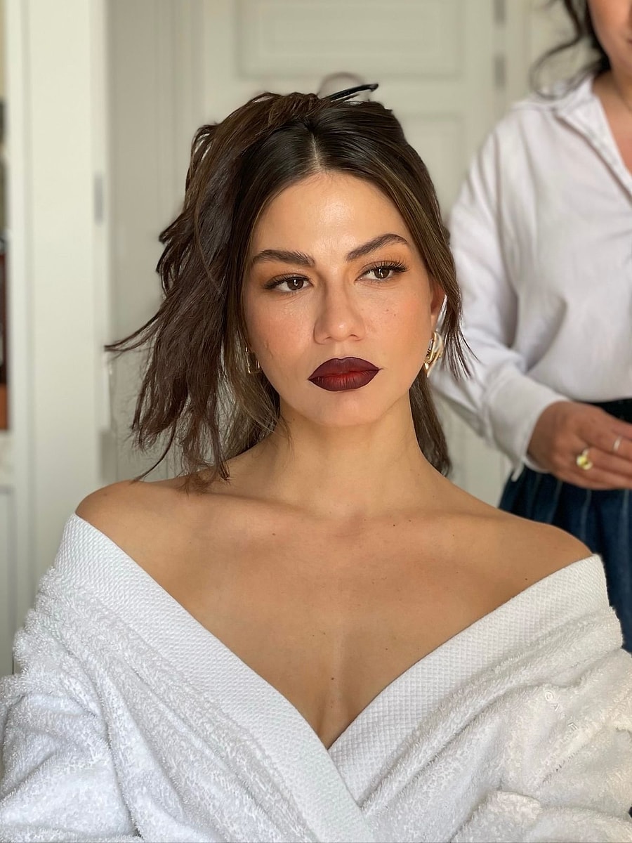 Demet Özdemir Kimdir? Aşkları, Dizileri ve Yeni Projesi - Onedio